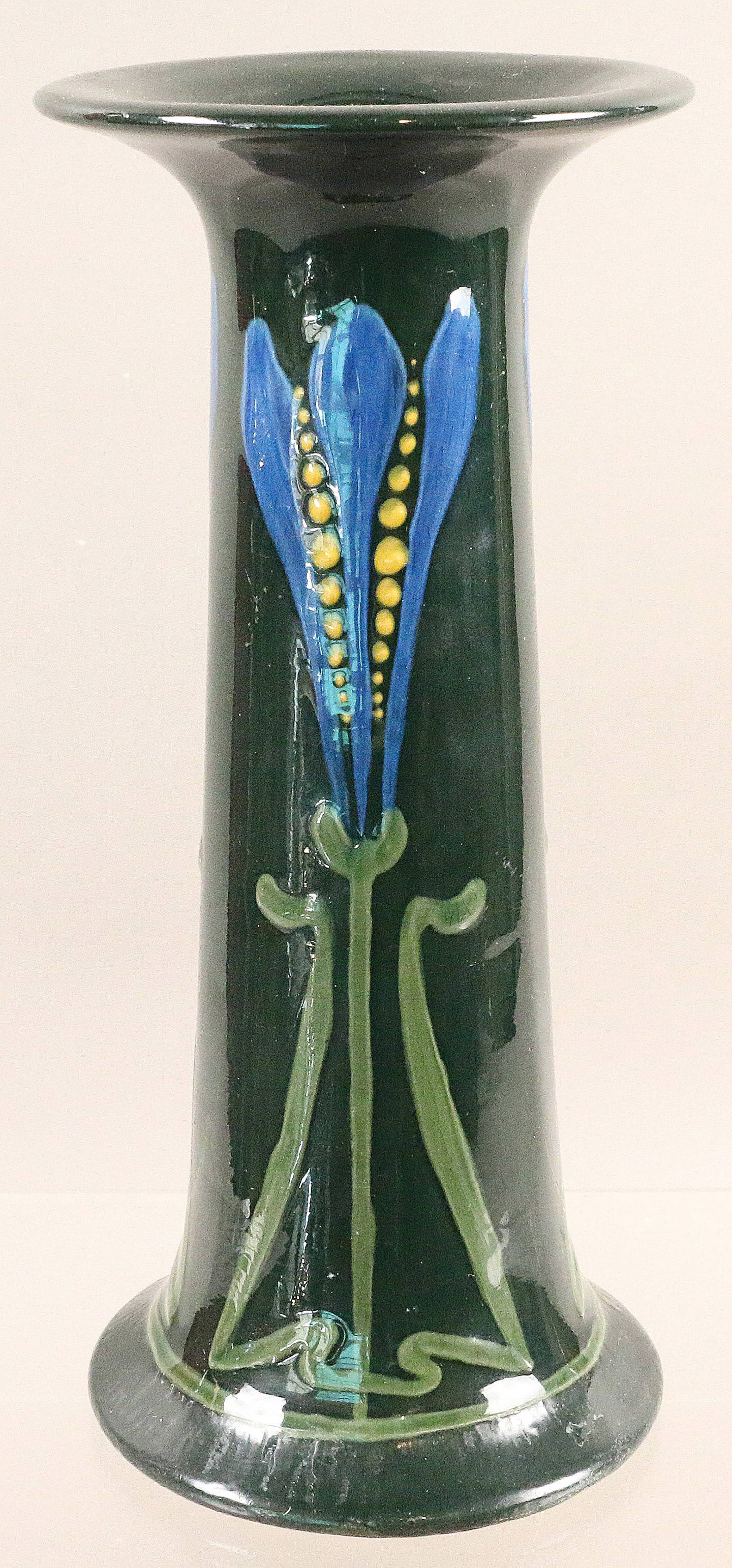 Roseville Crocus Flower Vase Auction