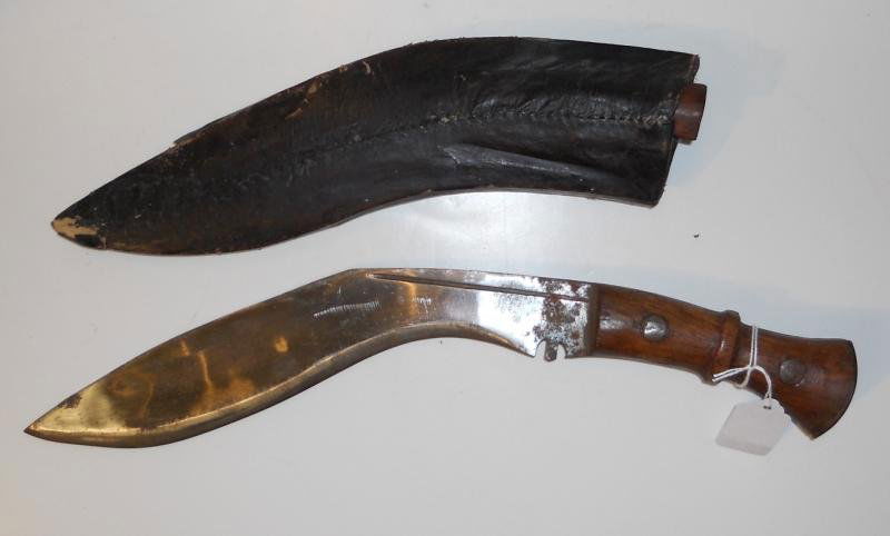ANTIQUE EAST INDIAN KNIFE WITH SHEATH