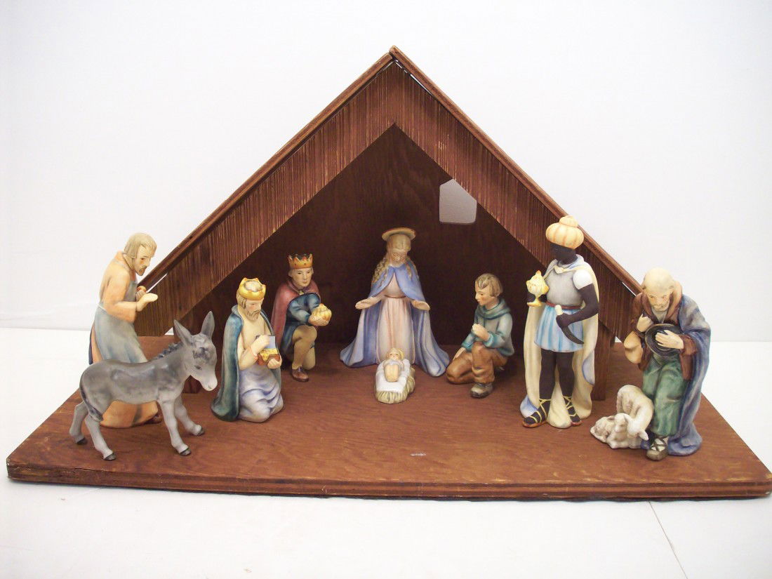 Hummel Nativty Set With Wooden Stable