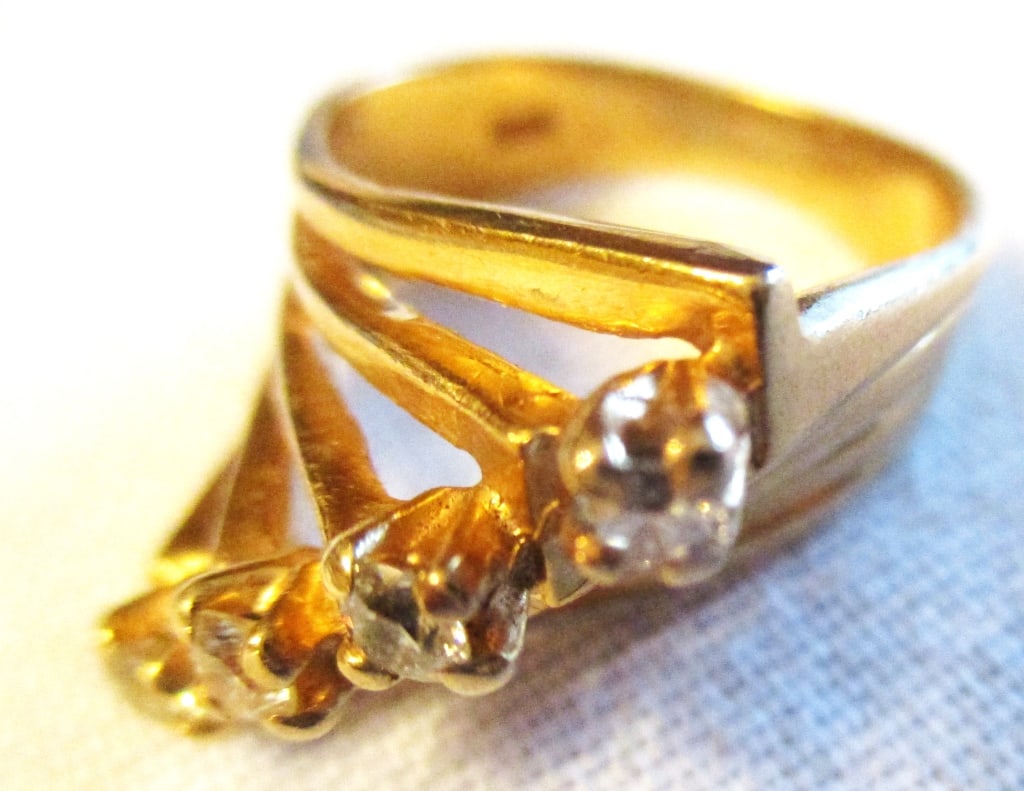 14k Gold Ring With Diamonds Auction