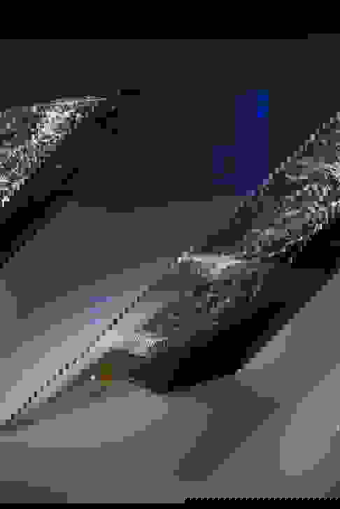 Richard Whiteley Blue Corner Wedge Glass Art Auction