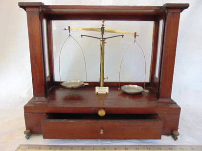 Becker & Sons Apothecary Balance Scale