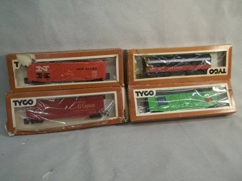 4 Vintage Tyco Box Cars Model Trains