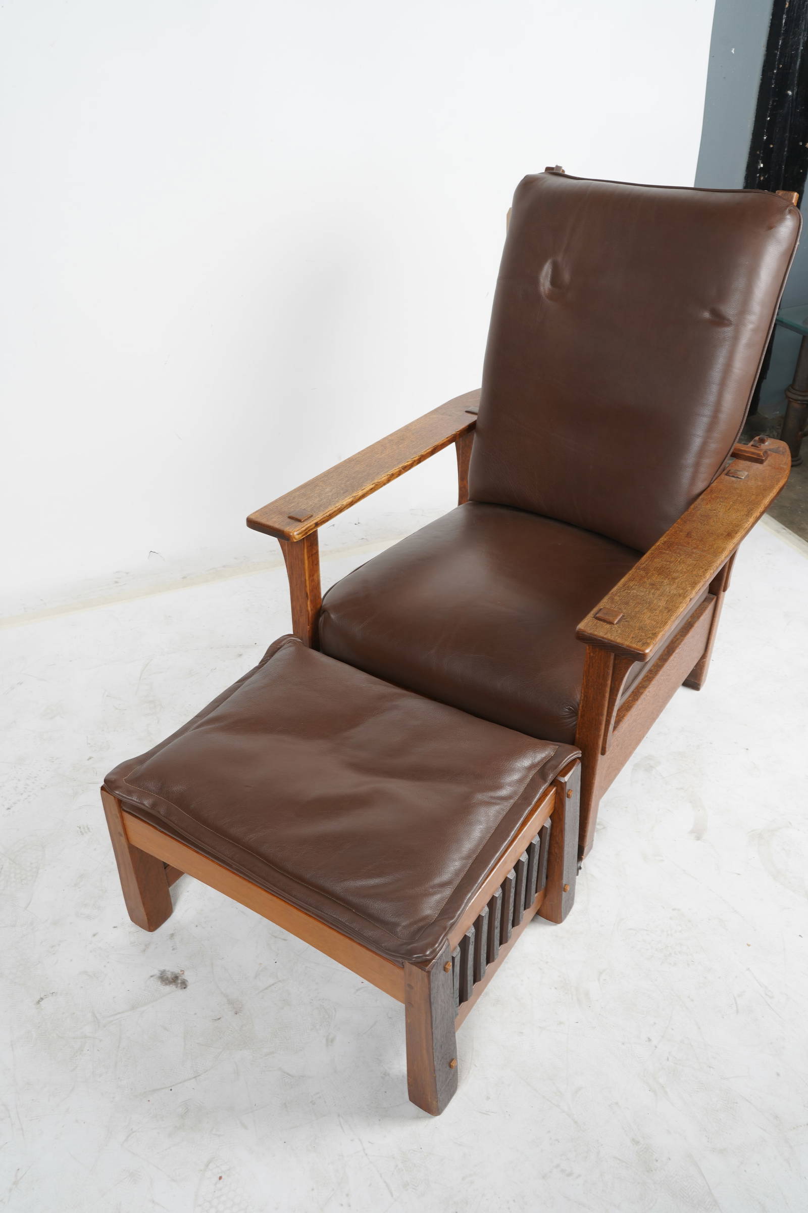 L & Jg Stickley Oak Morris Chair Auction
