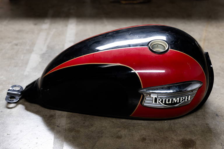 Triumph Bonneville T100 Black And Cranberry Fuel Tank