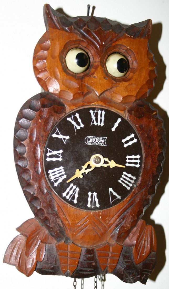 302: Poppo owl eye movement cuckoo clock. Single pine