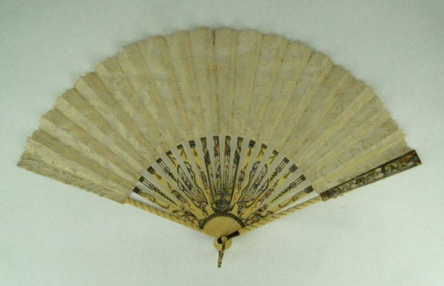 Beautiful Vintage Chinese Ivory Fan