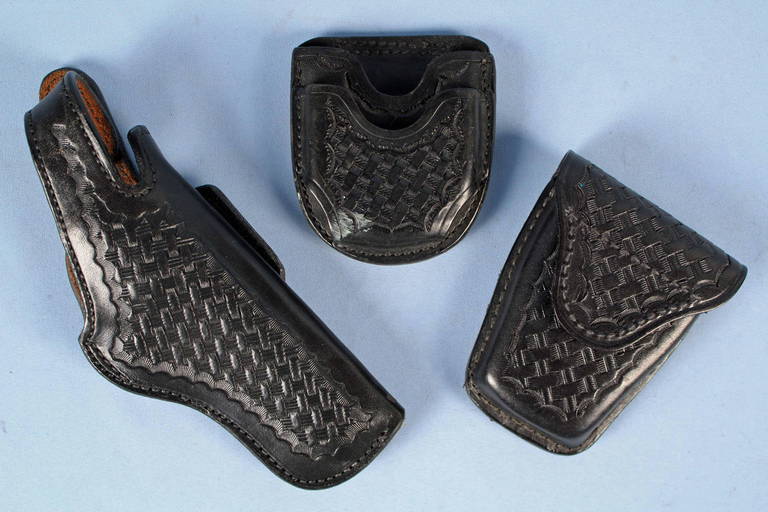 Bianchi 5bhl 38 & 357 S&w & 2 Cuff Holsters