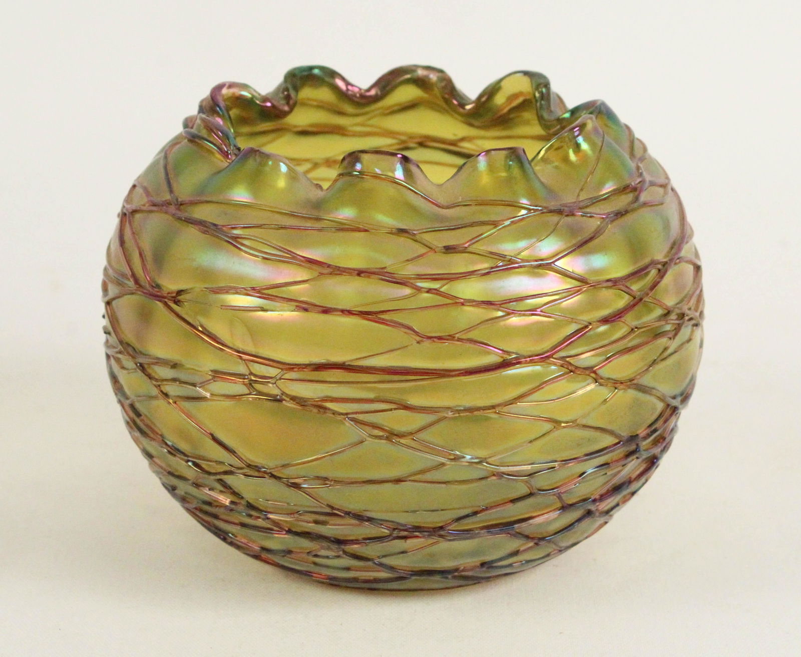 Loetz Threaded Art Glass Iridescent Rose Bowl | Barnebys