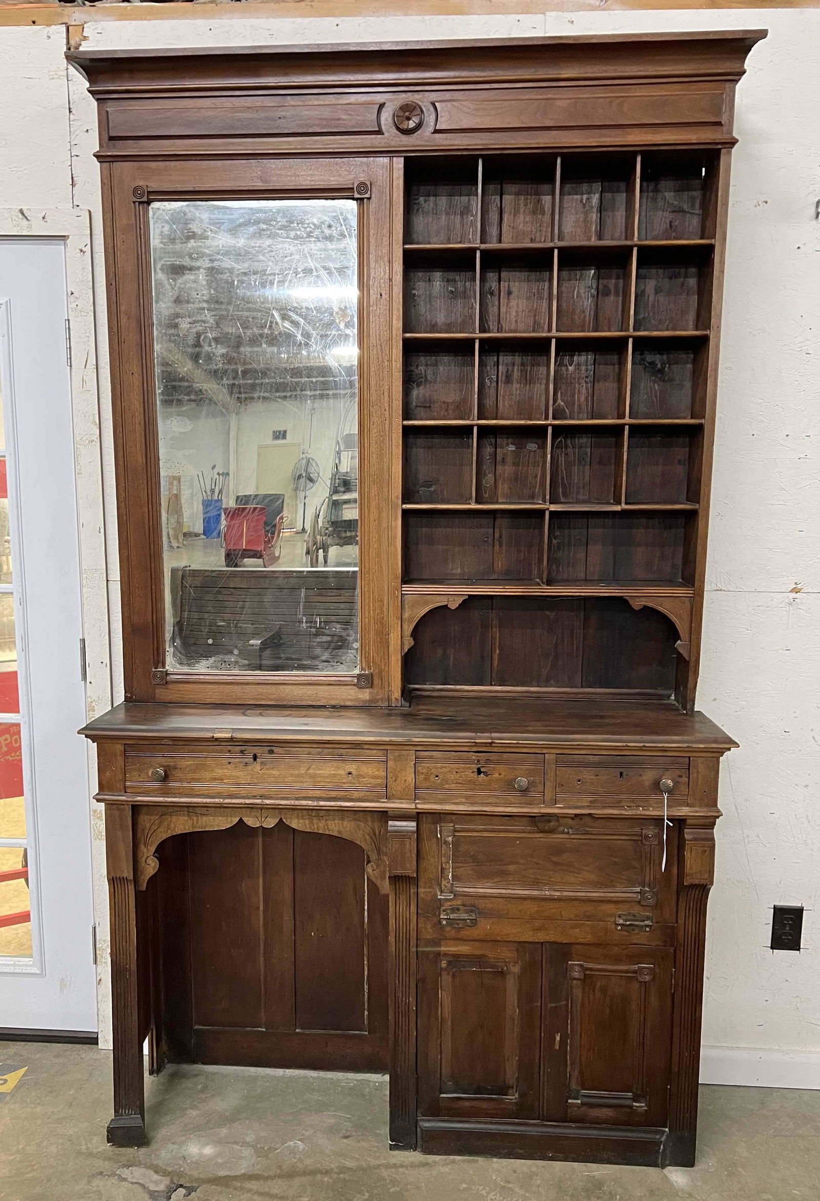Koken Victorian Walnut Barber Shop Cabinet - Nov 19, 2022 | Kennedys ...