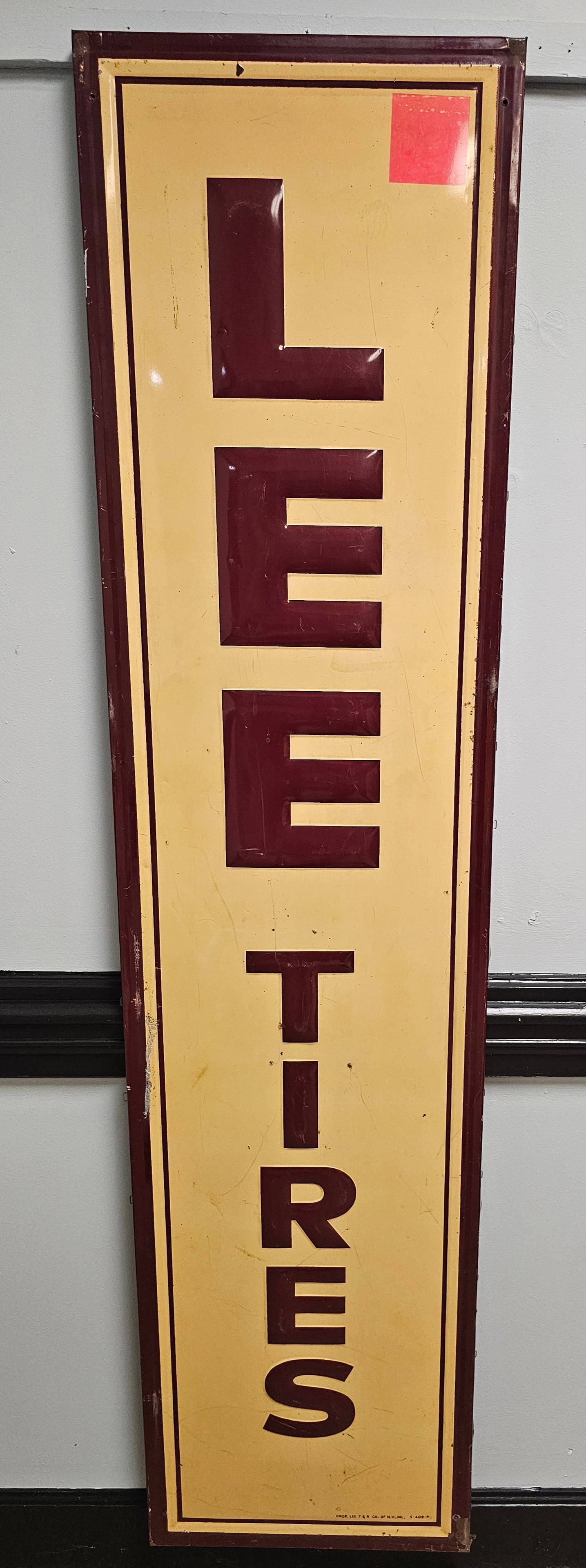 Lee Tires Vertical Advertising Ssm Sign Auction