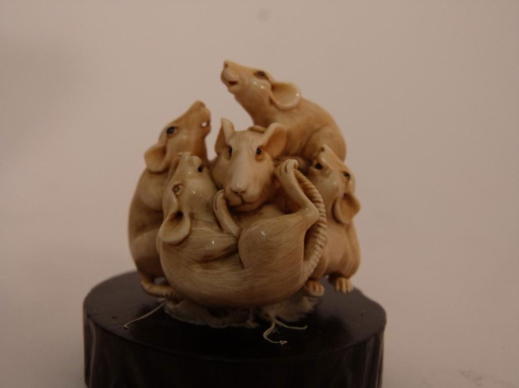 Japanese Ivory Carved Netsuke Family Of Rats