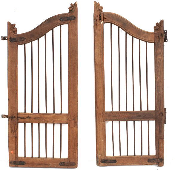 1060: Spanish Colonial Style Gate