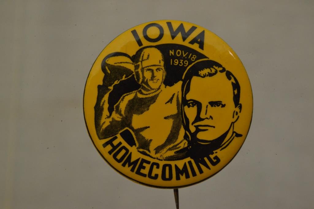 1939 University Of Iowa Hawkeye Homecoming Button