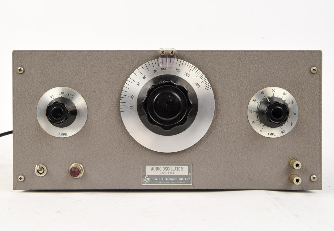 HP AUDIO OSCILLATOR MODEL 200A