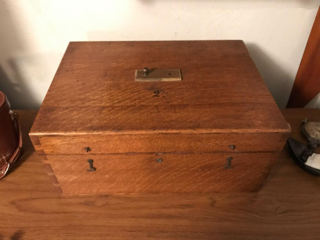 ANTIQUE OAK BOX