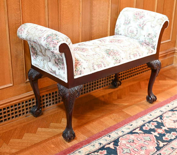 CHIPPENDALE-STYLE CLAW FOOT BENCH - Aug 16, 2022 | Westport Auction in CT