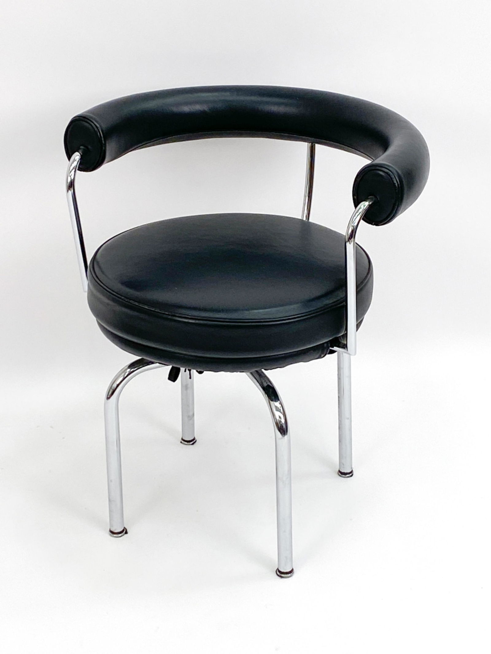 Le Corbusier Lc7 Swivel Chair