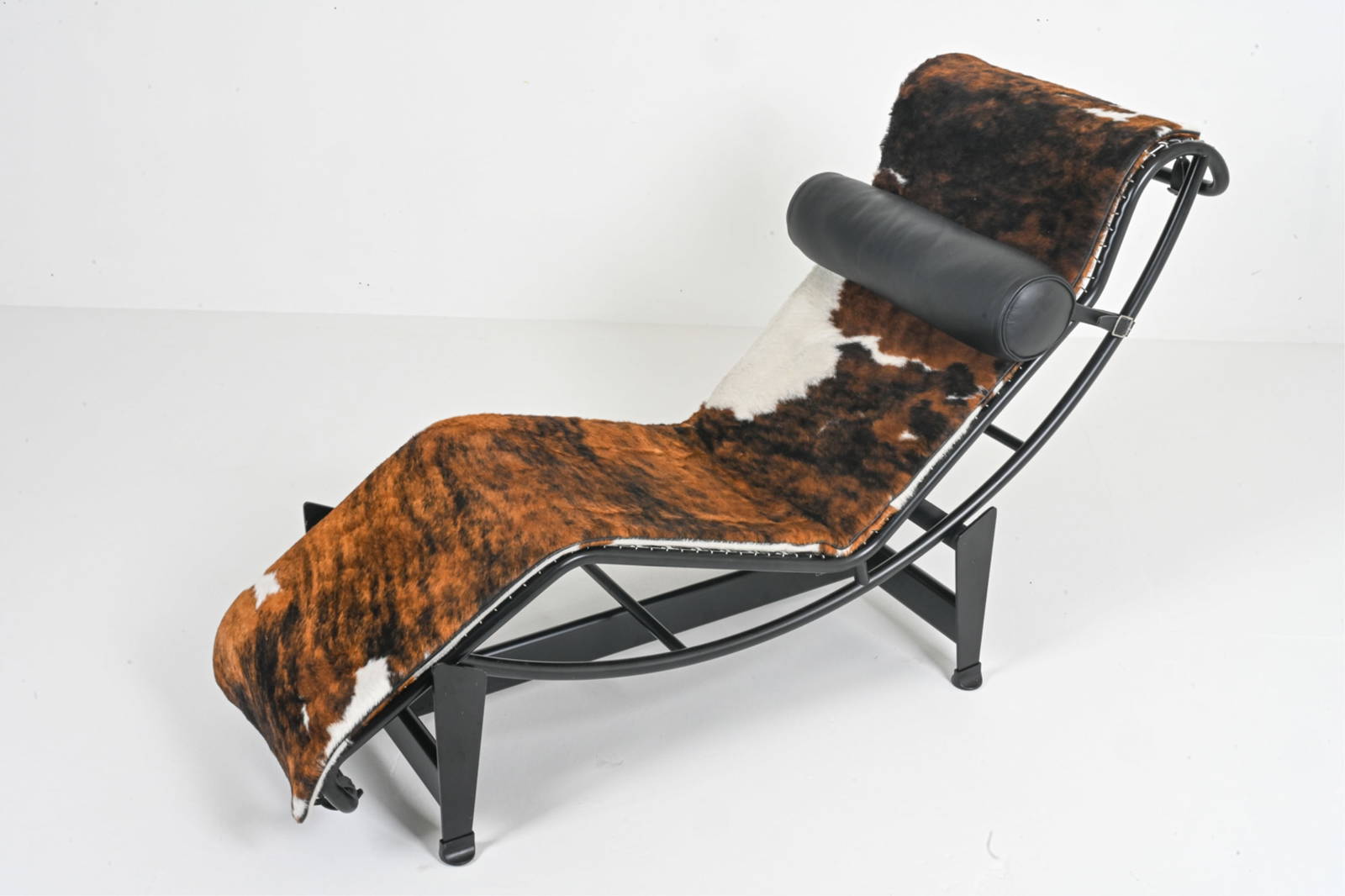 Le Corbusier Lc4 Cowhide Chaise Lounge By Cassina Auction