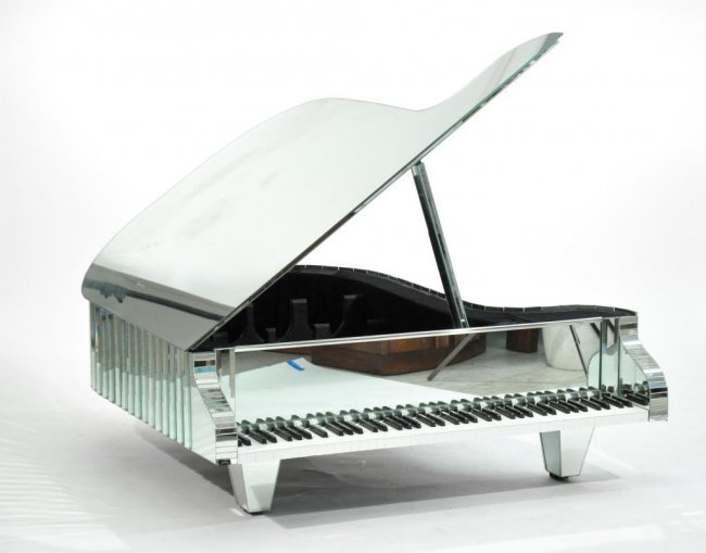 MIRRORED PIANO COFFEE TABLE : Lot 24