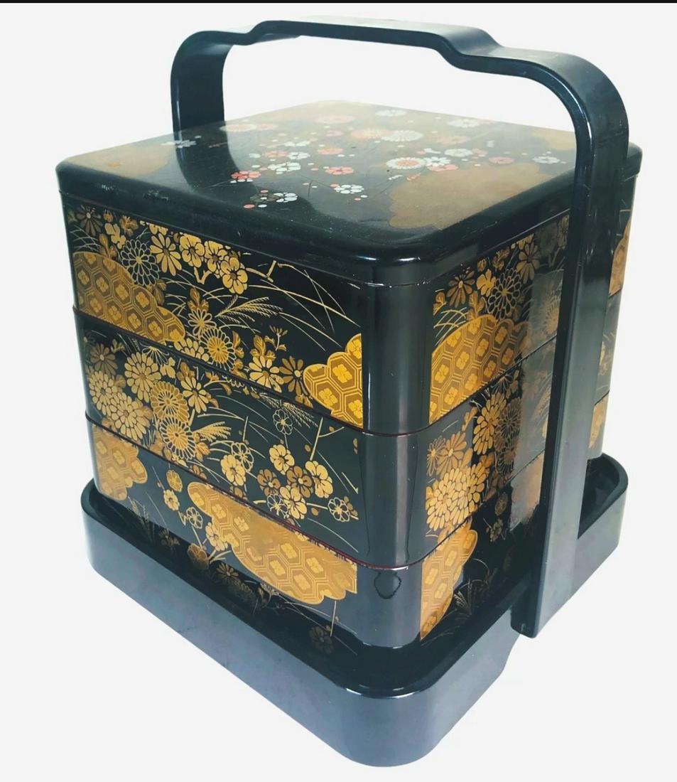 Japanese Lacquer Bento Box - Mar 13, 2023 | Preston Hall Gallery in TX