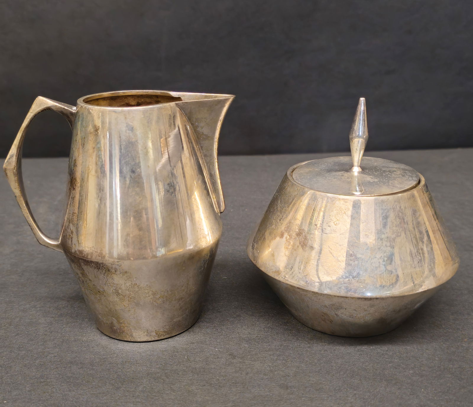 Gio Ponti "diamond" Pattern Creamer And Sugar Auction