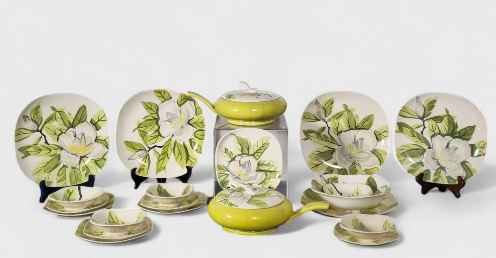 Red Wing "magnolia" Pottery Tableware Auction