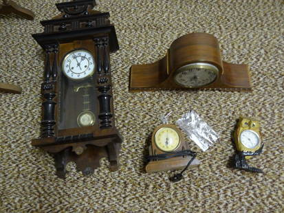 Moving Eyes "owl" Clock