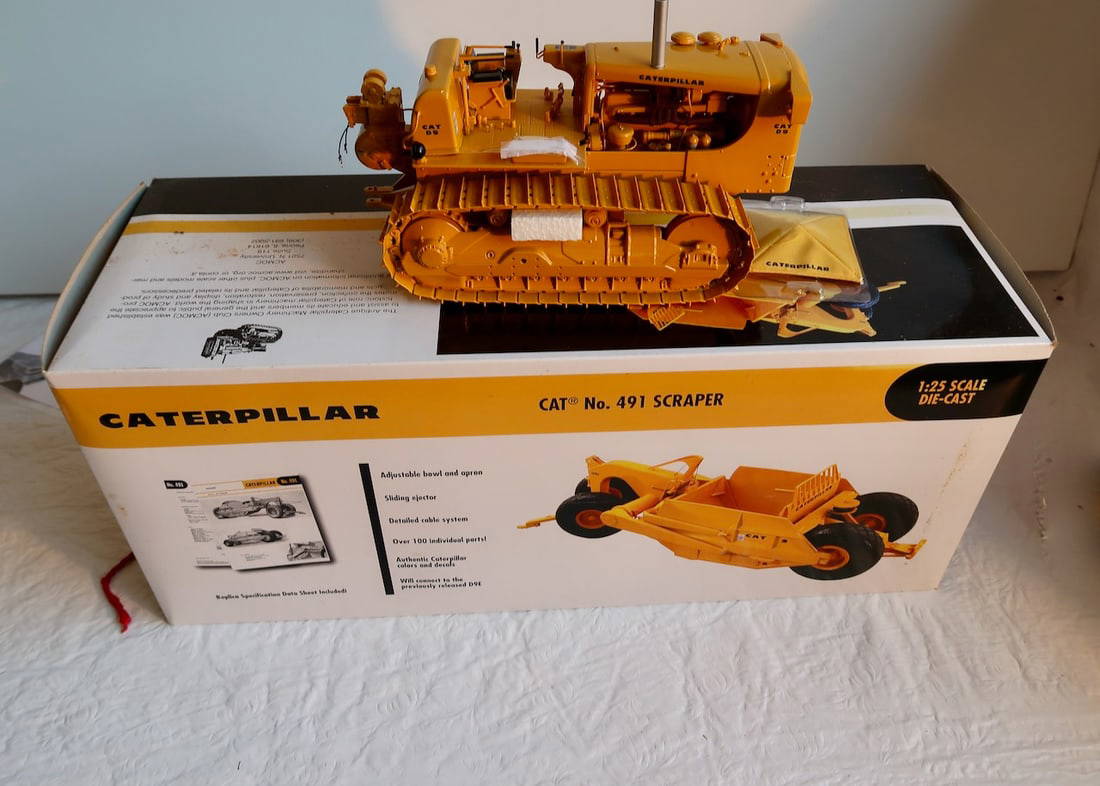 2 Die Cast Caterpillar 1.25 Scale Limited Edition Auction