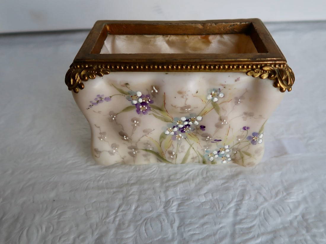 Wave Crest Box Auction