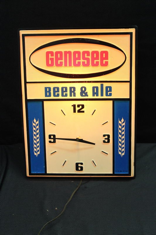 LIGHT UP GENESEE BEER AND ALE CLOCK WORKS