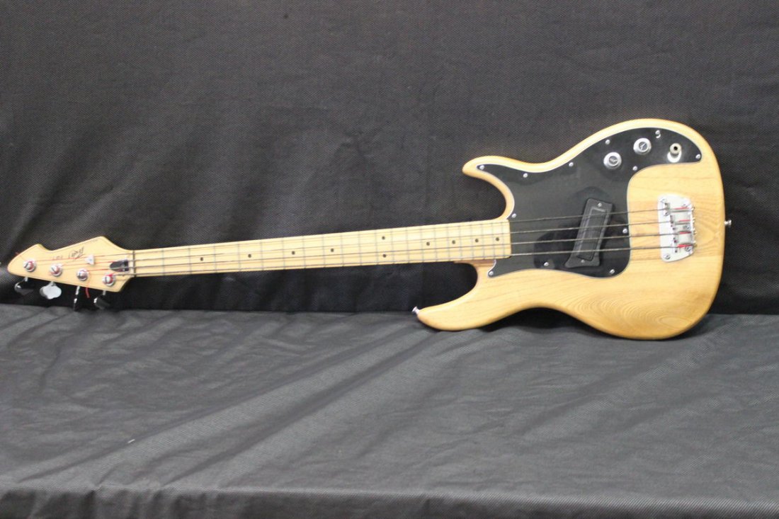 EXCELLENT PEAVEY FURY BASS GUITAR U.S.A. SOLID OAK