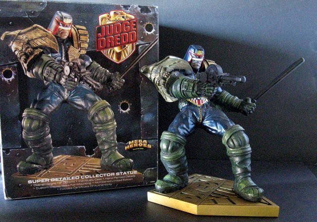 Judge Dredd Deluxe Painted Statue With Box Mattel
