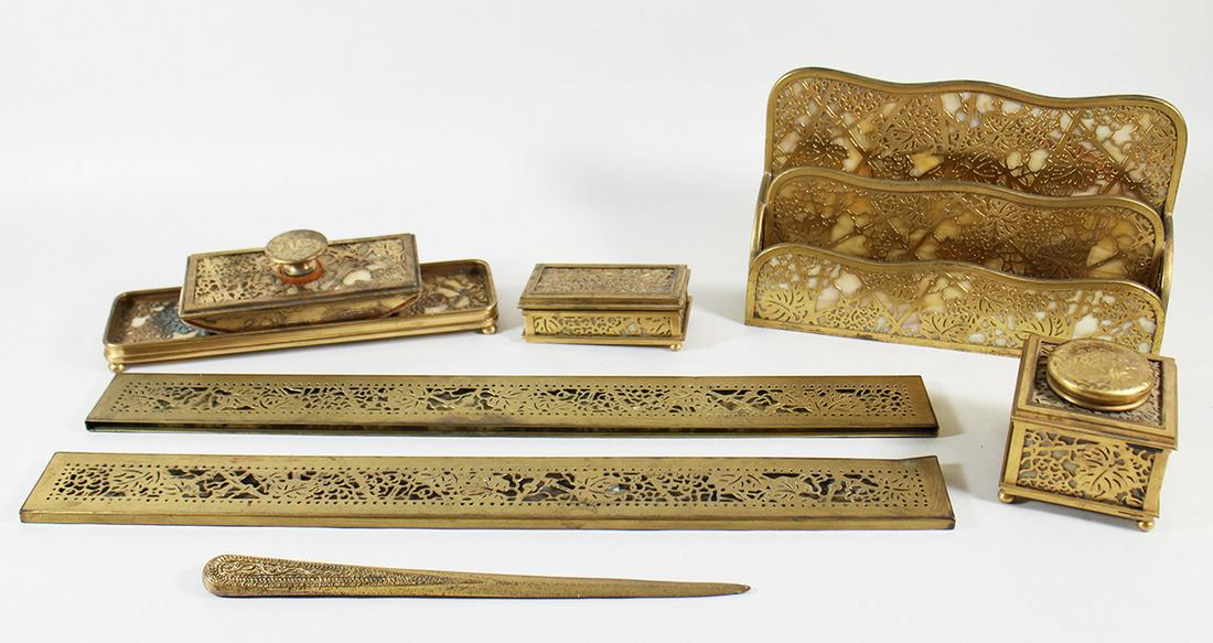 TIFFANY STUDIOS GRAPEVINE DESK SET - Jan 04, 2020 | Vero Beach Auction ...