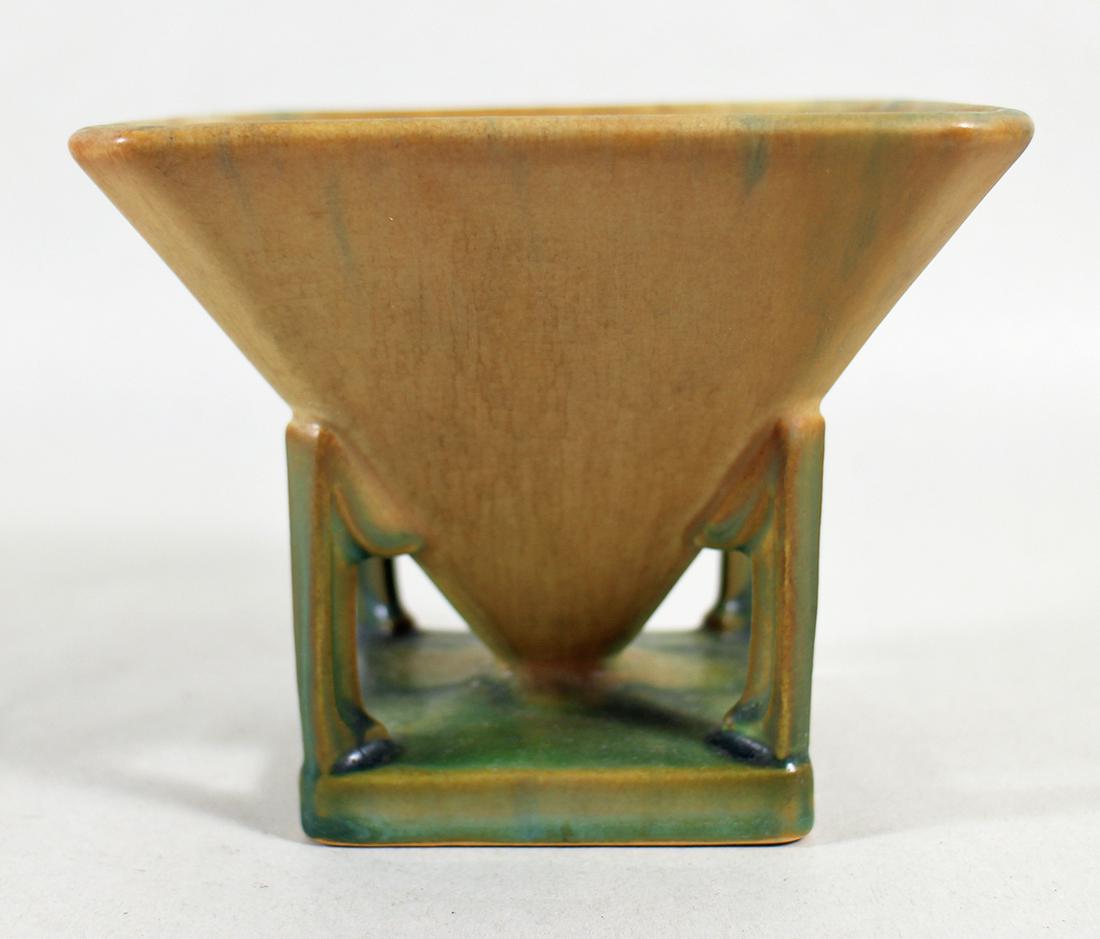 Roseville Pottery FUTURA Sand Toy Vase 189-4-6 - Dec 06, 2017 | Hill ...