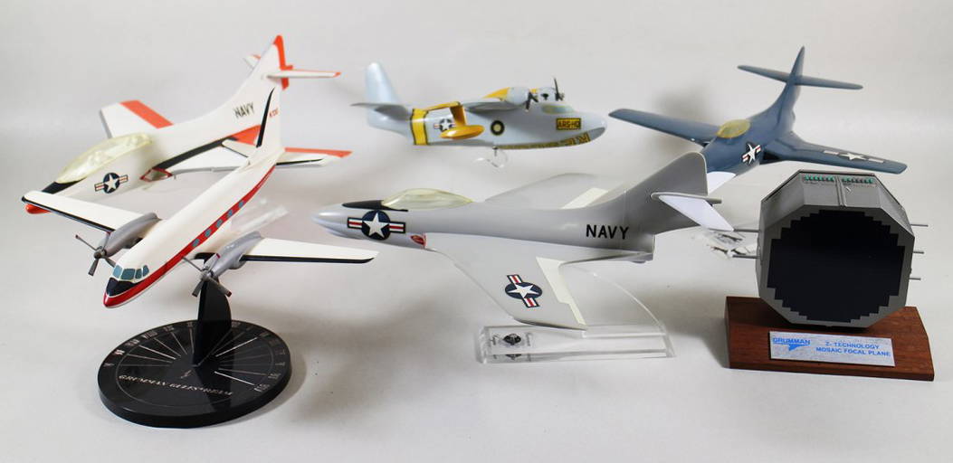Grumman Aircraft Topping Models Desk Displays