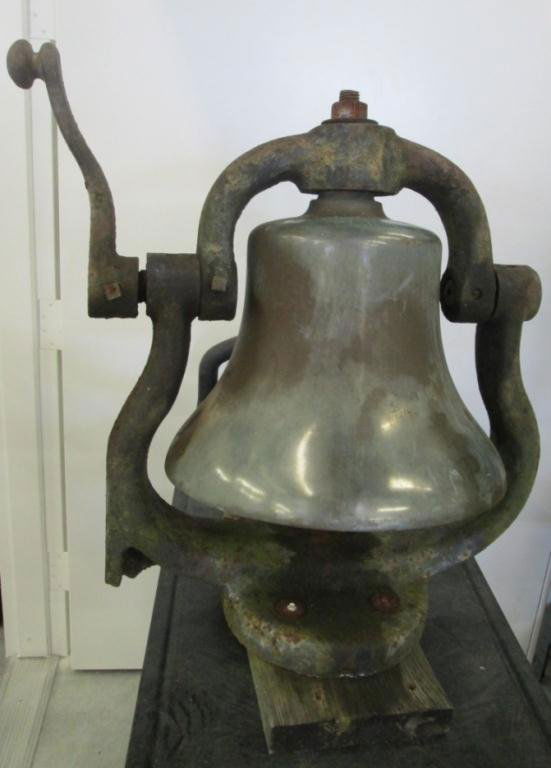 ANTIQUE TRAIN LOCOMOTIVE BELL : Lot 95