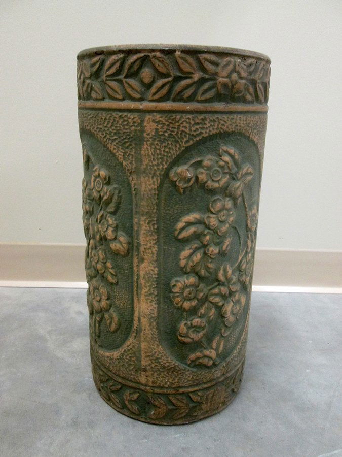 ANTIQUE POTTERY UMBRELLA STAND - Sep 28, 2013 | Vero Beach Auction in FL