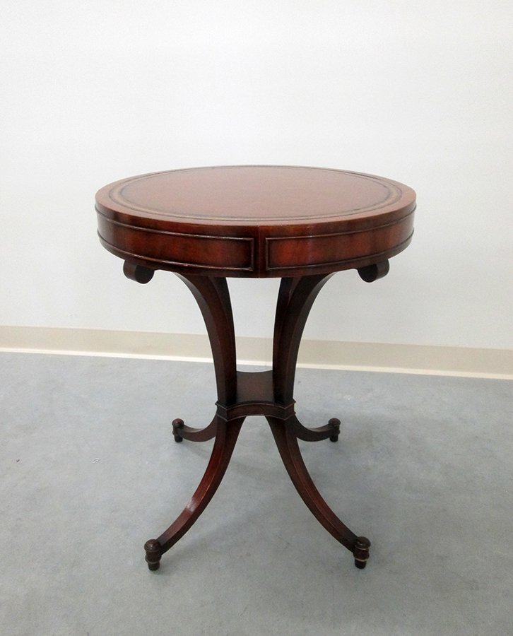HEIRLOOM WEIMAN ROUND TABLE