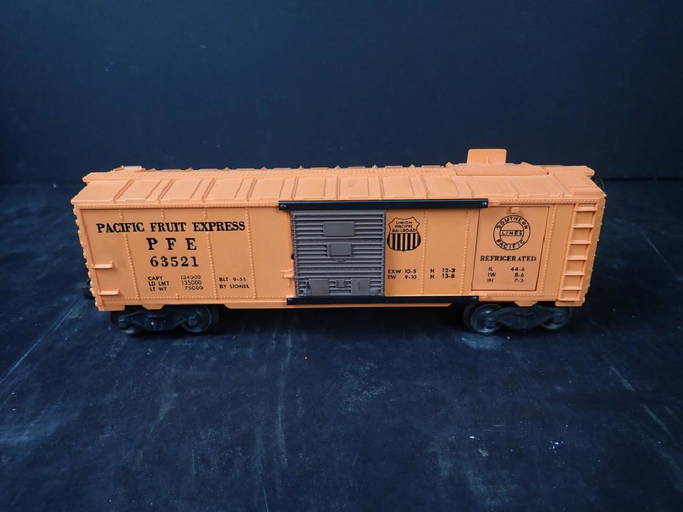 Lionel No. 63521 Pfe Ice Reefer Boxcar