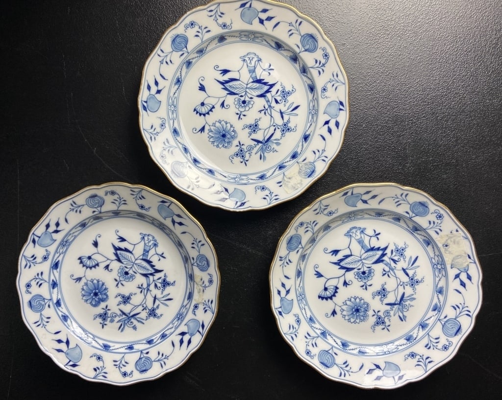 Group Of 3 Meissen Blue Onion Plates, Gilt Trim Set Of 3 Vintage ...