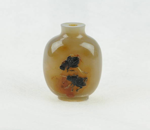 An Agate ‘cross Hopper’ Snuff Bottle