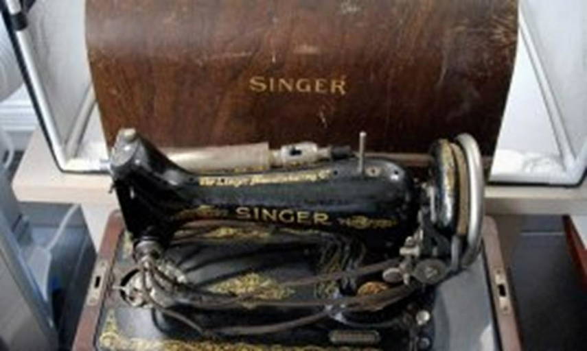 Vintage 1900s Miniature Singer Electric Sewing Machine
