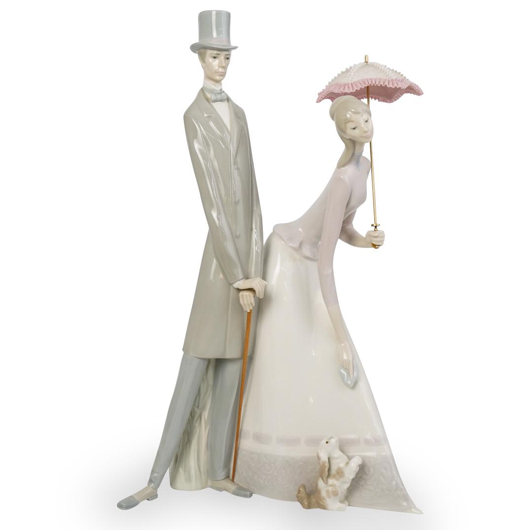 Lladro "couple With Parasol" Porcelain Statue
