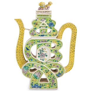 Chinese Famille Verte Porcelain Puzzle Teapot, Wit