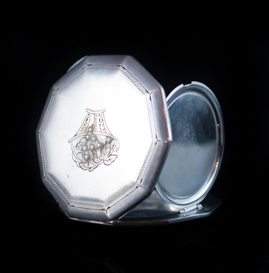 950 Silver & Pearl Compact Case