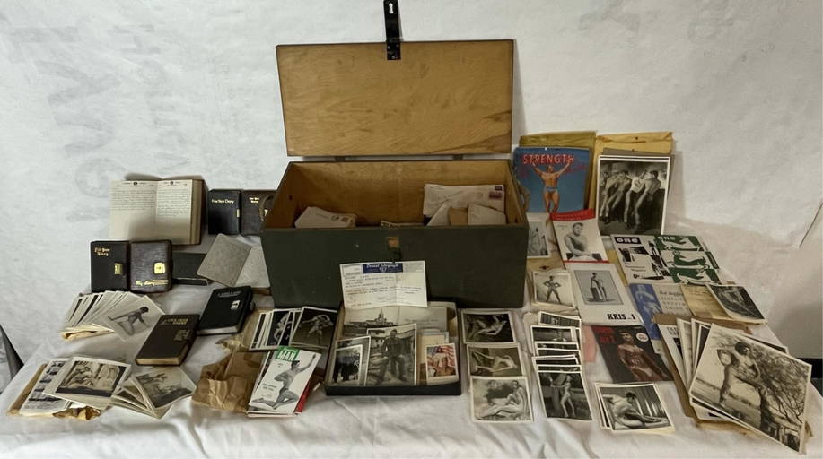 A WORLD WAR II FOOTLOCKER BELONGING TO MAJOR PAUL (#0429) on Nov 13 ...