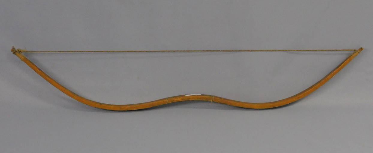Native American sinew backed bow. Late 19th/early (#0176) on Nov 26 ...