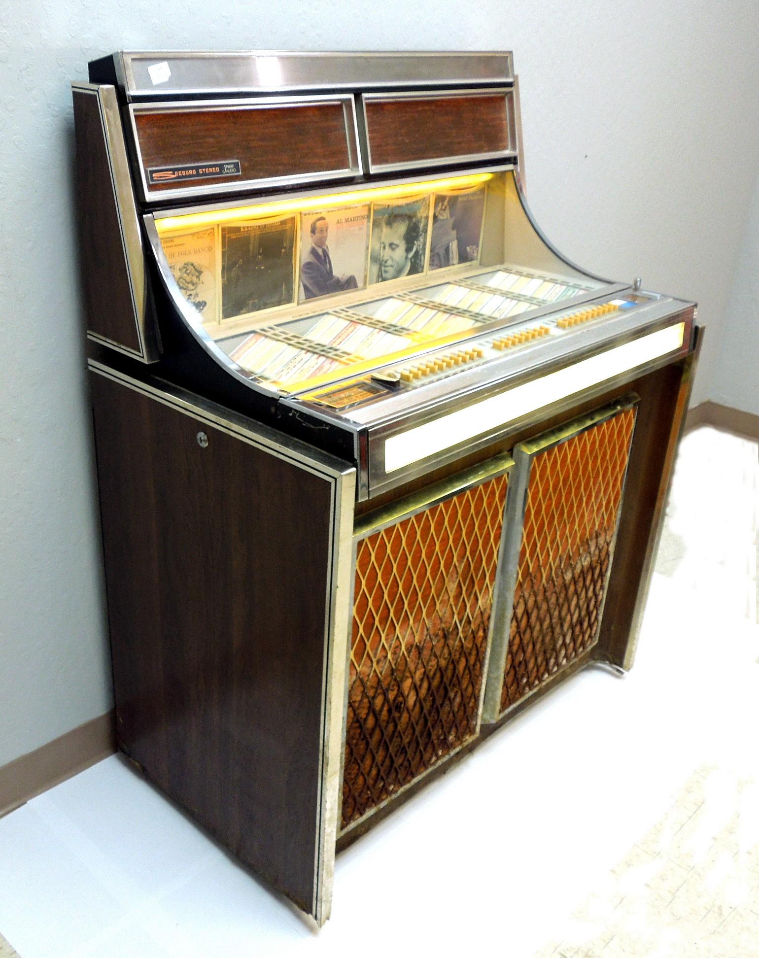 Seeburg Stereo 3-Way Jukebox. - Jan 25, 2020 | D.G.W. Auctioneers Inc ...