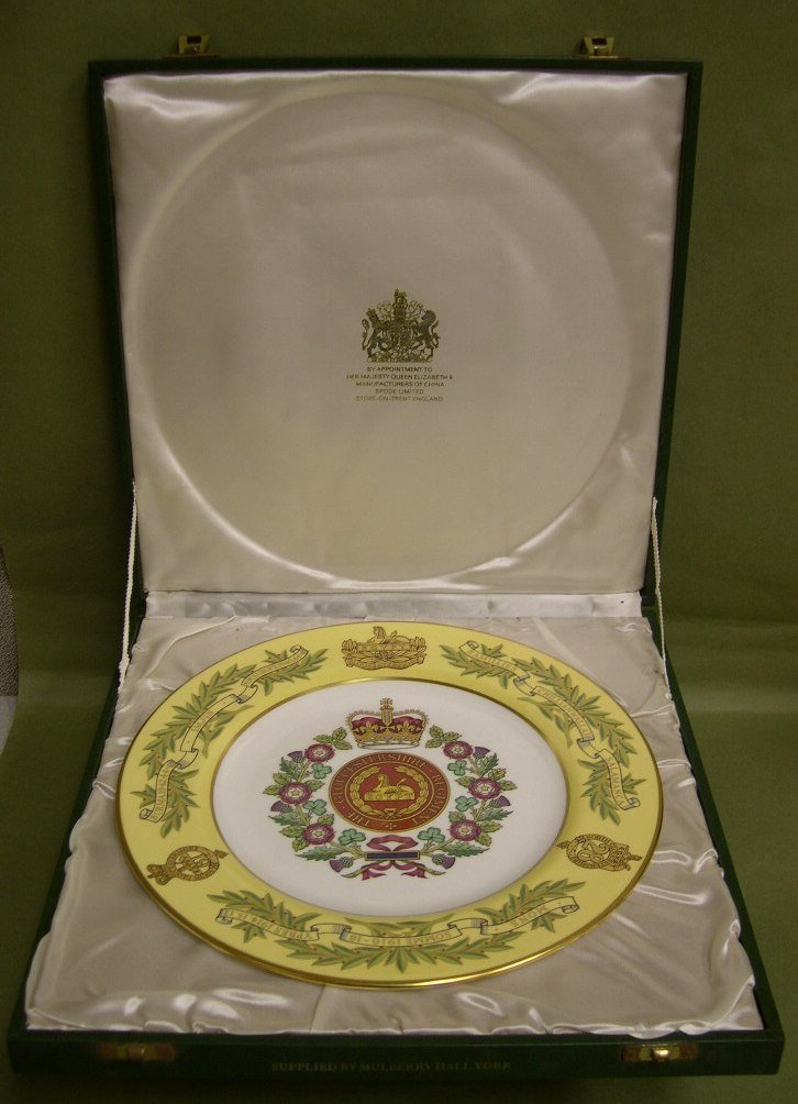 23: Spode Commemorative Plate Gloucestershire Regt.